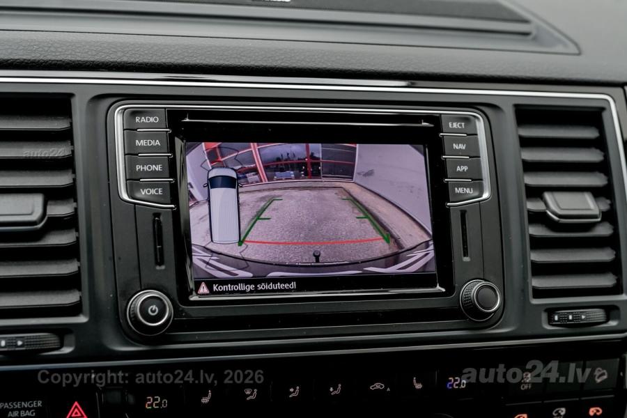 Balts Volkswagen Multivan 2017 Pērnava, ar dzinēja tilpumu 2.00 L un nobraukumu 118 tūkst. km par 32900 €, foto 26 vietnē AUTOMOTO.COM.LV