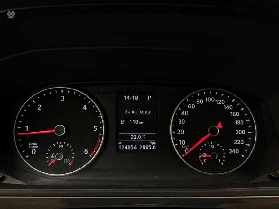 Желтый Фольксваген Мультиван 2015 в Паневежис, объемом двигателя 1.97 л и пробегом 125 тыс. км за 30990 €, фото 24 на AUTOMOTO.COM.LV
