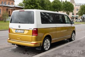 Yellow Volkswagen Multivan 2018 in Riga, with an engine capacity of 2.00 L and mileage of 207 thousand km for 27900 €, photo 8 on AUTOMOTO.COM.LV