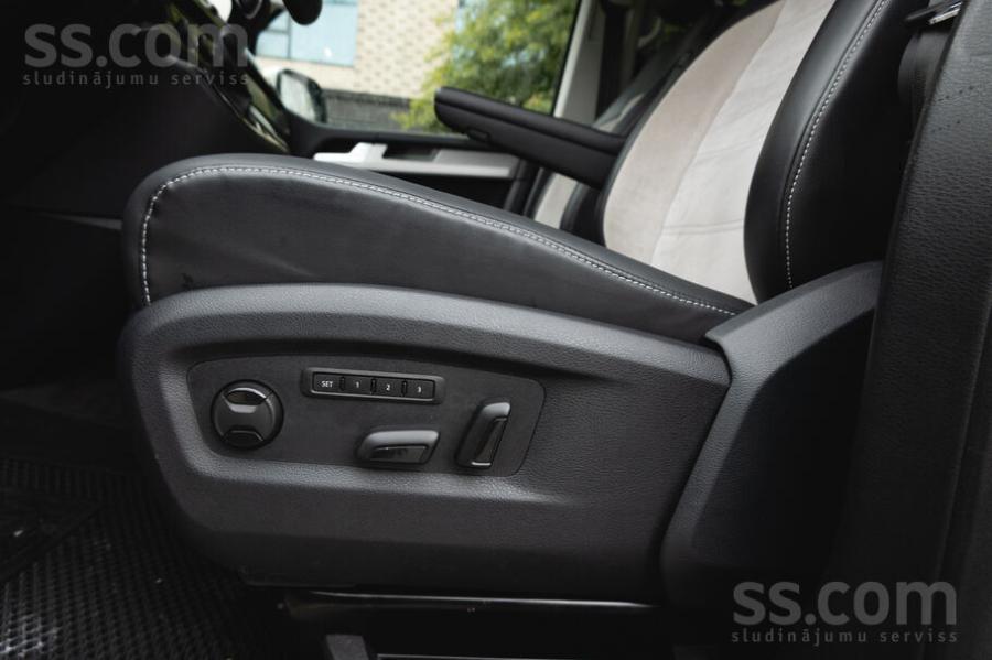 Yellow Volkswagen Multivan 2018 in Riga, with an engine capacity of 2.00 L and mileage of 207 thousand km for 27900 €, photo 20 on AUTOMOTO.COM.LV