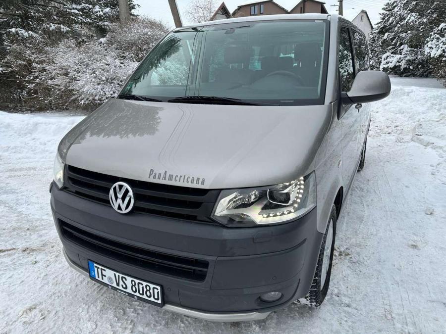 Yellow Volkswagen Multivan 2011 in Vilnius, with an engine capacity of 1.97 L and mileage of 331 thousand km for 14900 €, photo 1 on AUTOMOTO.COM.LV