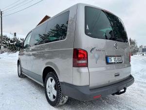 Yellow Volkswagen Multivan 2011 in Vilnius, with an engine capacity of 1.97 L and mileage of 331 thousand km for 14900 €, photo 4 on AUTOMOTO.COM.LV