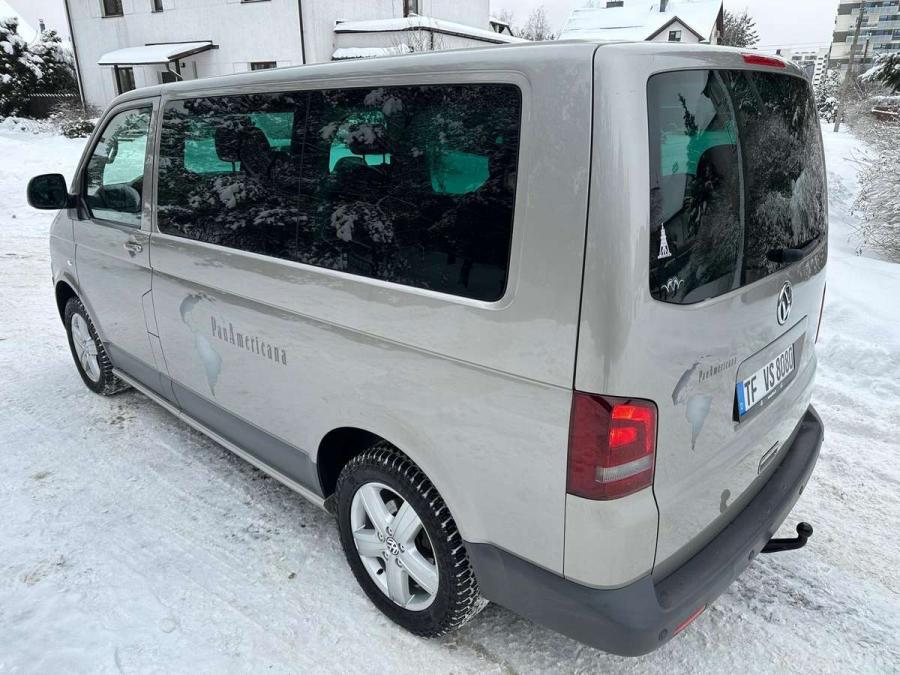 Yellow Volkswagen Multivan 2011 in Vilnius, with an engine capacity of 1.97 L and mileage of 331 thousand km for 14900 €, photo 5 on AUTOMOTO.COM.LV