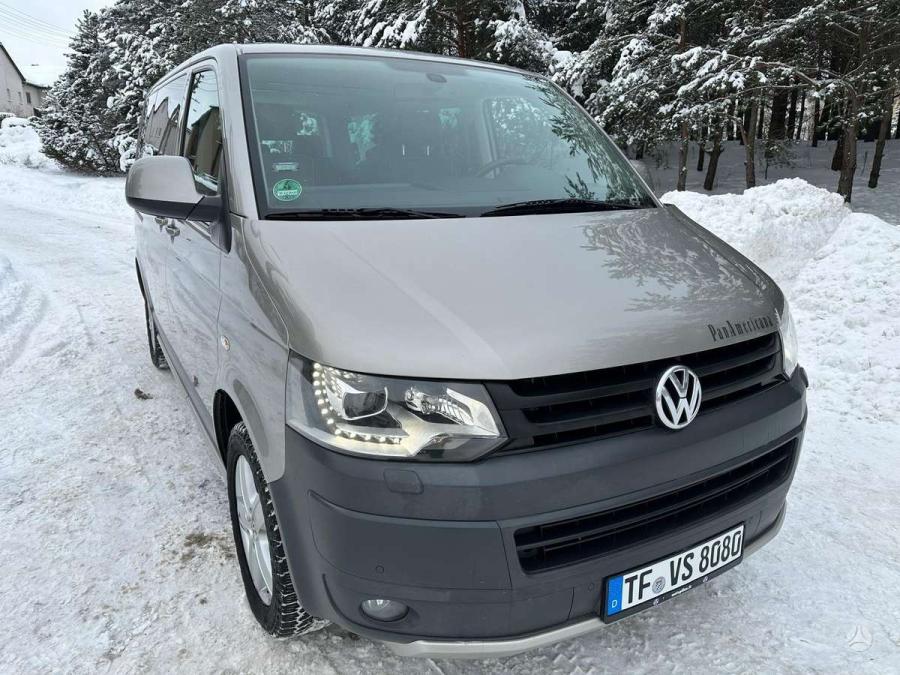 Yellow Volkswagen Multivan 2011 in Vilnius, with an engine capacity of 1.97 L and mileage of 331 thousand km for 14900 €, photo 12 on AUTOMOTO.COM.LV