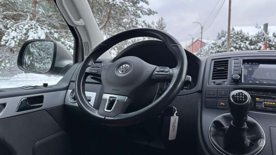 Yellow Volkswagen Multivan 2011 in Vilnius, with an engine capacity of 1.97 L and mileage of 331 thousand km for 14900 €, photo 17 on AUTOMOTO.COM.LV