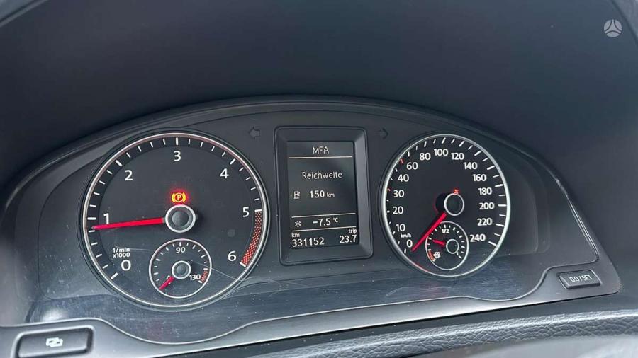 Yellow Volkswagen Multivan 2011 in Vilnius, with an engine capacity of 1.97 L and mileage of 331 thousand km for 14900 €, photo 35 on AUTOMOTO.COM.LV