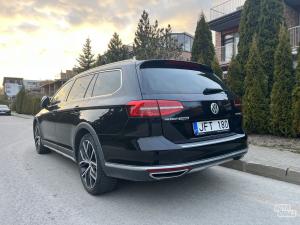 Black Volkswagen Passat Alltrack 2016 in Klaipeda, with an engine capacity of 2.00 L and mileage of 204 thousand km for 16000 €, photo 3 on AUTOMOTO.COM.LV