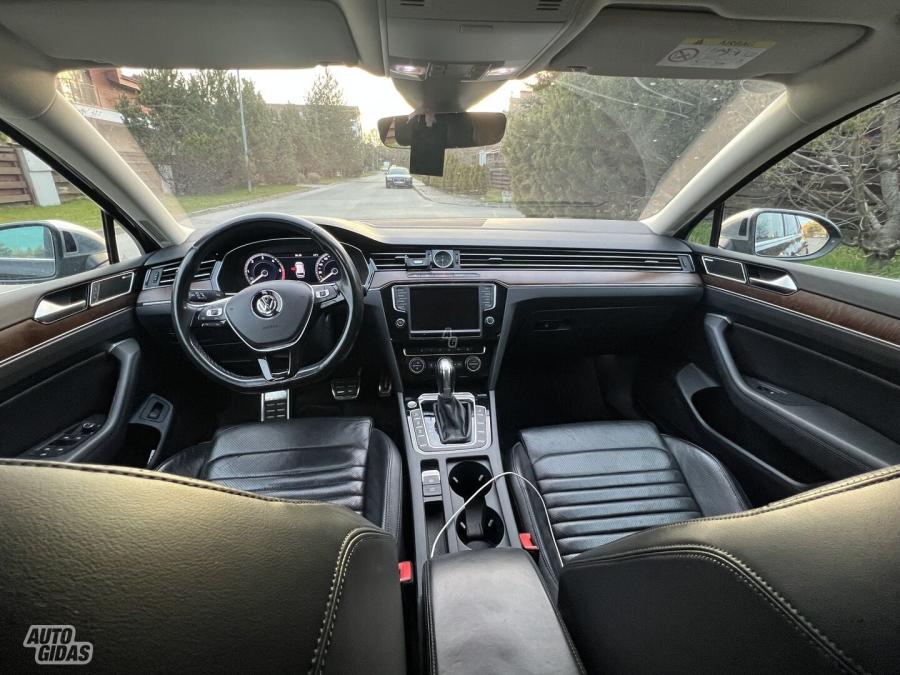 Black Volkswagen Passat Alltrack 2016 in Klaipeda, with an engine capacity of 2.00 L and mileage of 204 thousand km for 16000 €, photo 6 on AUTOMOTO.COM.LV