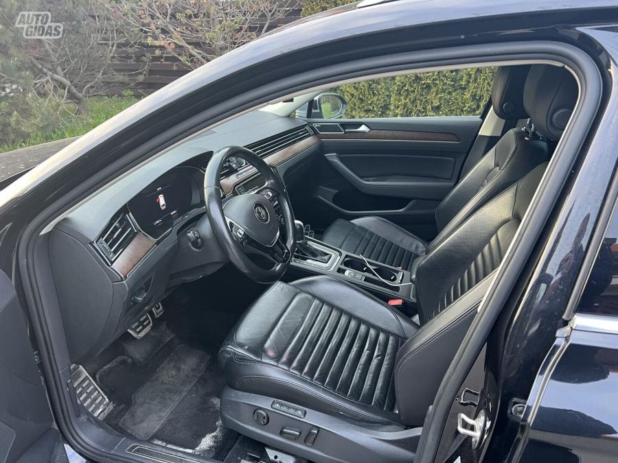 Black Volkswagen Passat Alltrack 2016 in Klaipeda, with an engine capacity of 2.00 L and mileage of 204 thousand km for 16000 €, photo 11 on AUTOMOTO.COM.LV