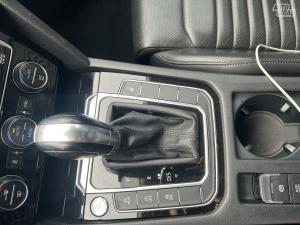 Black Volkswagen Passat Alltrack 2016 in Klaipeda, with an engine capacity of 2.00 L and mileage of 204 thousand km for 16000 €, photo 12 on AUTOMOTO.COM.LV