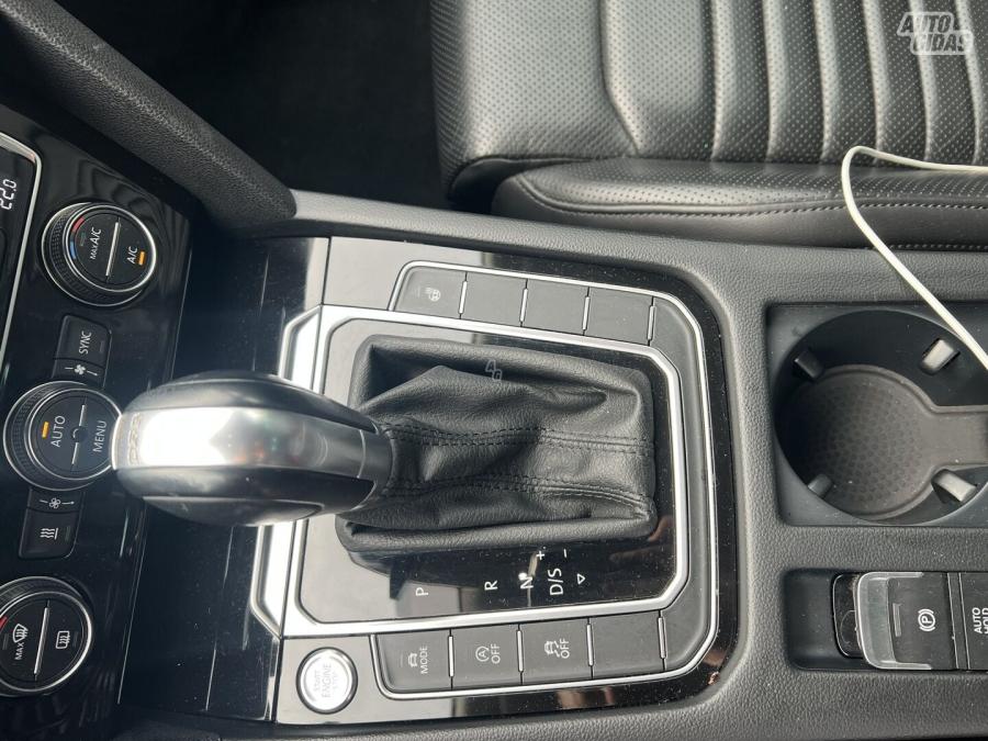 Black Volkswagen Passat Alltrack 2016 in Klaipeda, with an engine capacity of 2.00 L and mileage of 204 thousand km for 16000 €, photo 12 on AUTOMOTO.COM.LV
