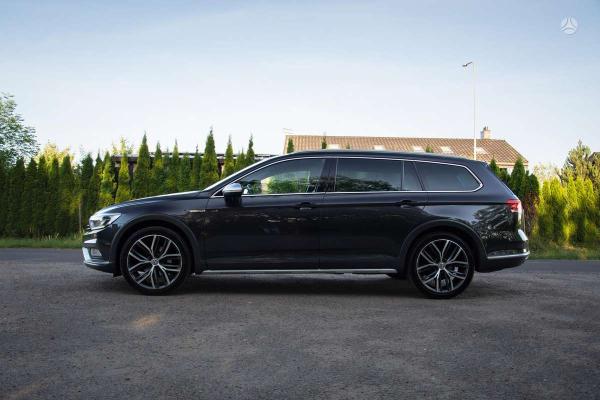 Black Volkswagen Passat Alltrack 2017 in Elektrenai, with an engine capacity of 1.97 L and mileage of 265 thousand km for 13650 €, photo 2 on AUTOMOTO.COM.LV