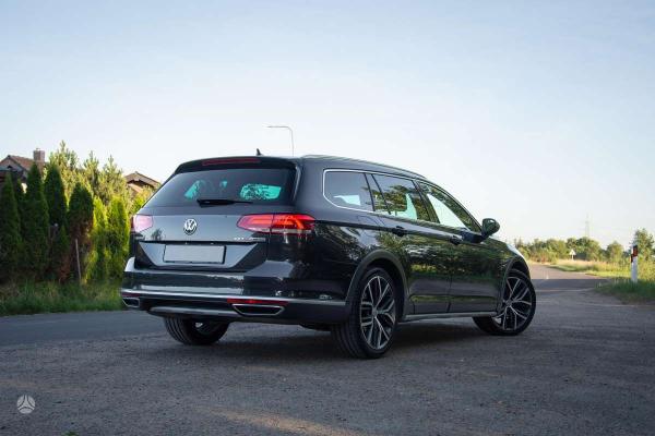 Black Volkswagen Passat Alltrack 2017 in Elektrenai, with an engine capacity of 1.97 L and mileage of 265 thousand km for 13650 €, photo 5 on AUTOMOTO.COM.LV