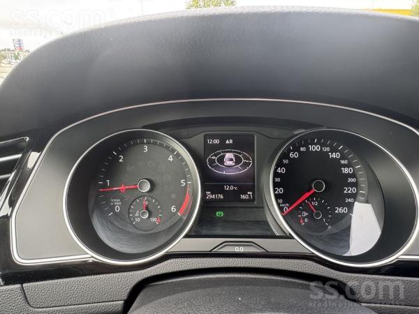 Volkswagen Passat Alltrack 2016 Rīga vietnē Melns Volkswagen Passat Alltrack 2016 Rīga, ar dzinēja tilpumu 2.00 L un nobraukumu 295 tūkst. km par 9300 €, foto 9 vietnē AUTOMOTO.COM.LV