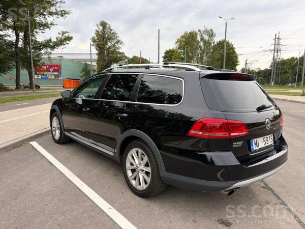 Volkswagen Passat Alltrack 2012 in Riga on AUTOMOTO.COM.LV Black Volkswagen Passat Alltrack 2012 in Riga, with an engine capacity of 2.00 L and mileage of 268 thousand km for 8500 €, photo 5 on AUTOMOTO.COM.LV
