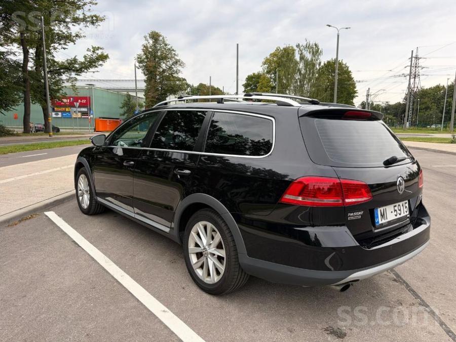 Black Volkswagen Passat Alltrack 2012 in Riga, with an engine capacity of 2.00 L and mileage of 268 thousand km for 8500 €, photo 5 on AUTOMOTO.COM.LV