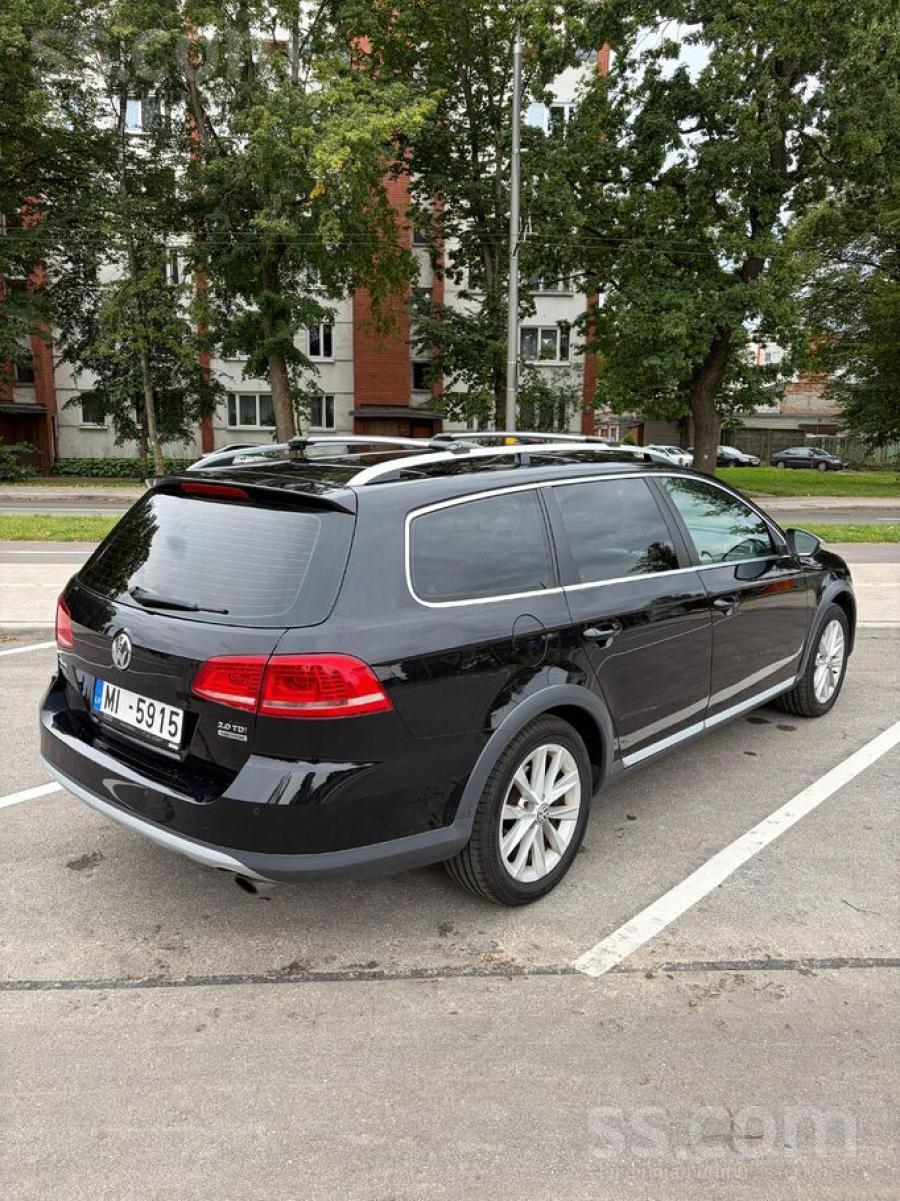 Black Volkswagen Passat Alltrack 2012 in Riga, with an engine capacity of 2.00 L and mileage of 268 thousand km for 8500 €, photo 7 on AUTOMOTO.COM.LV