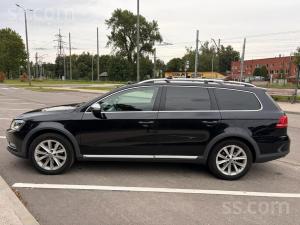 Black Volkswagen Passat Alltrack 2012 in Riga, with an engine capacity of 2.00 L and mileage of 268 thousand km for 8500 €, photo 8 on AUTOMOTO.COM.LV