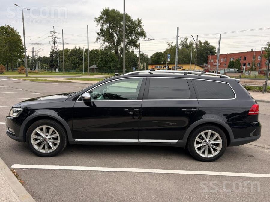 Black Volkswagen Passat Alltrack 2012 in Riga, with an engine capacity of 2.00 L and mileage of 268 thousand km for 8500 €, photo 8 on AUTOMOTO.COM.LV