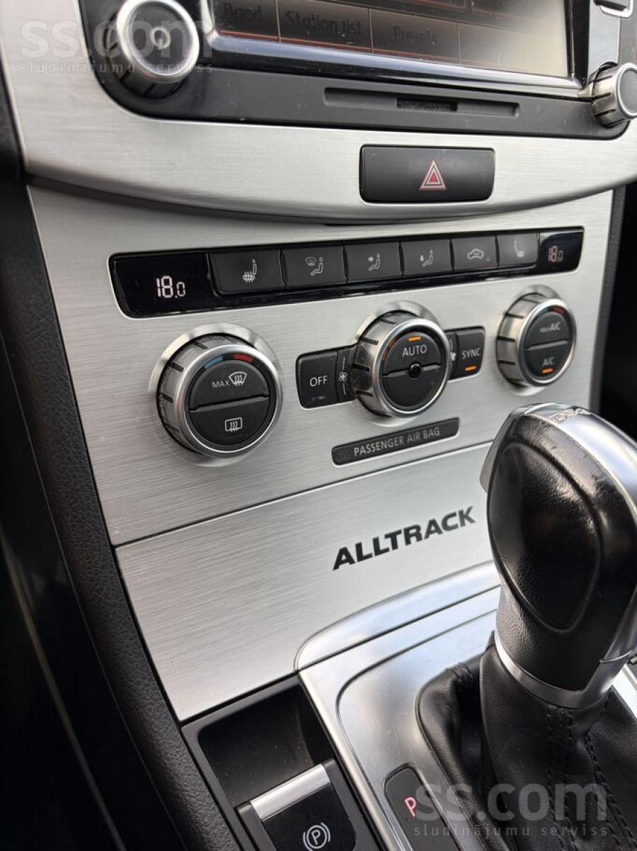 Black Volkswagen Passat Alltrack 2012 in Riga, with an engine capacity of 2.00 L and mileage of 268 thousand km for 8500 €, photo 10 on AUTOMOTO.COM.LV