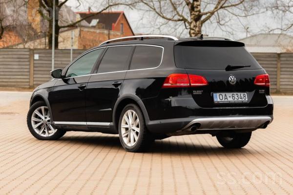 Black Volkswagen Passat Alltrack 2013 in Jelgava, with an engine capacity of 2.00 L and mileage of 295 thousand km for 8500 €, photo 2 on AUTOMOTO.COM.LV