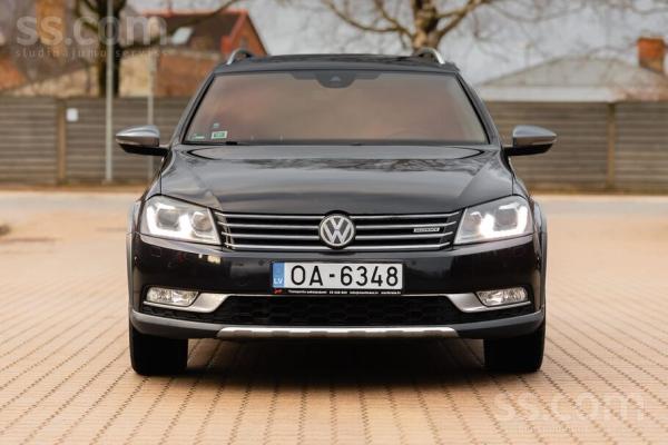 Black Volkswagen Passat Alltrack 2013 in Jelgava, with an engine capacity of 2.00 L and mileage of 295 thousand km for 8500 €, photo 7 on AUTOMOTO.COM.LV