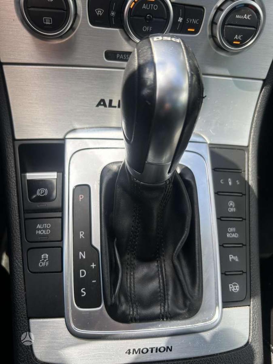 Melns Volkswagen Passat Alltrack 2013 Utena, ar dzinēja tilpumu 1.97 L un nobraukumu 280 tūkst. km par 7750 €, foto 10 vietnē AUTOMOTO.COM.LV