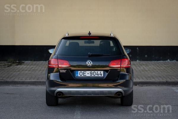 Black Volkswagen Passat Alltrack 2014 in Tukums, with an engine capacity of 2.00 L and mileage of 227 thousand km for 9990 €, photo 5 on AUTOMOTO.COM.LV