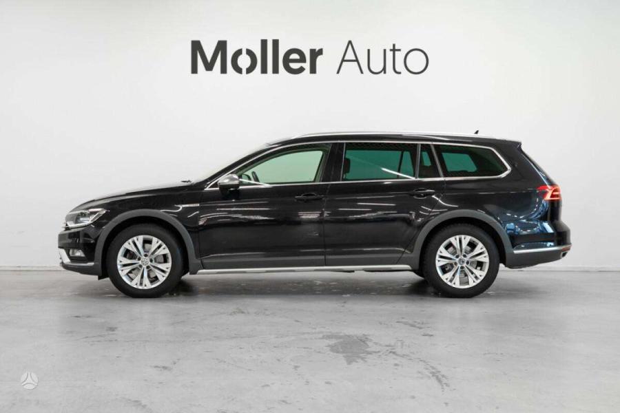 Black Volkswagen Passat Alltrack 2016 in Vilnius, with an engine capacity of 2.00 L and mileage of 272 thousand km for 11990 €, photo 3 on AUTOMOTO.COM.LV
