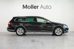 Black Volkswagen Passat Alltrack 2016 in Vilnius, with an engine capacity of 2.00 L and mileage of 272 thousand km for 11990 €, photo 5 on AUTOMOTO.COM.LV