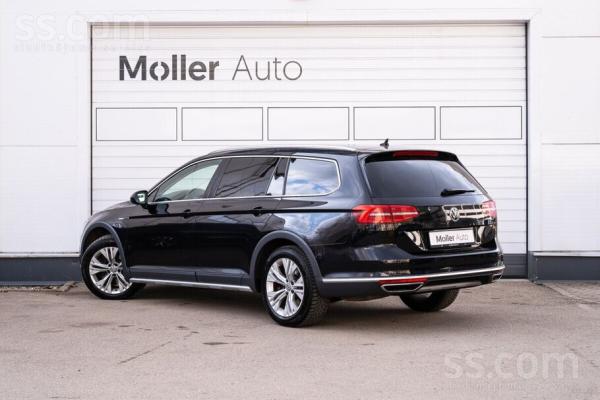 Black Volkswagen Passat Alltrack 2016 in Riga, with an engine capacity of 2.00 L and mileage of 156 thousand km for 13950 €, photo 4 on AUTOMOTO.COM.LV