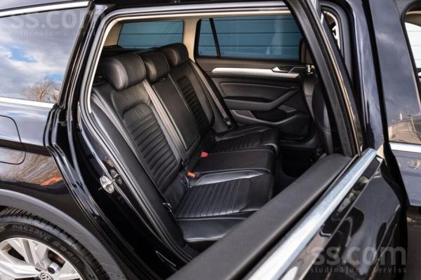 Black Volkswagen Passat Alltrack 2016 in Riga, with an engine capacity of 2.00 L and mileage of 156 thousand km for 13950 €, photo 7 on AUTOMOTO.COM.LV