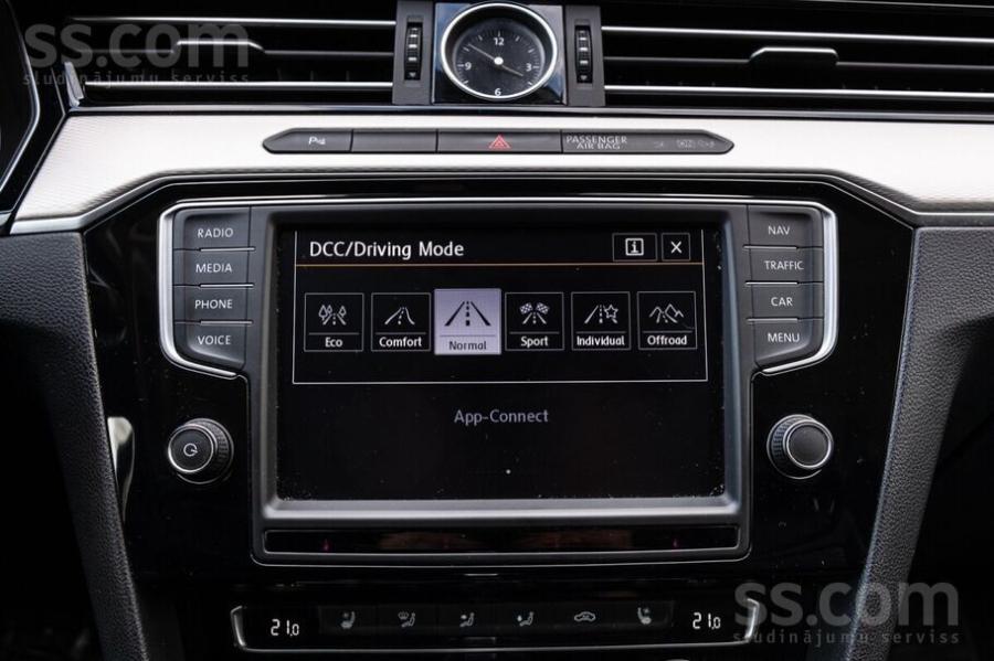 Black Volkswagen Passat Alltrack 2016 in Riga, with an engine capacity of 2.00 L and mileage of 156 thousand km for 13950 €, photo 13 on AUTOMOTO.COM.LV