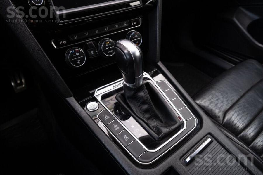 Black Volkswagen Passat Alltrack 2016 in Riga, with an engine capacity of 2.00 L and mileage of 156 thousand km for 13950 €, photo 18 on AUTOMOTO.COM.LV