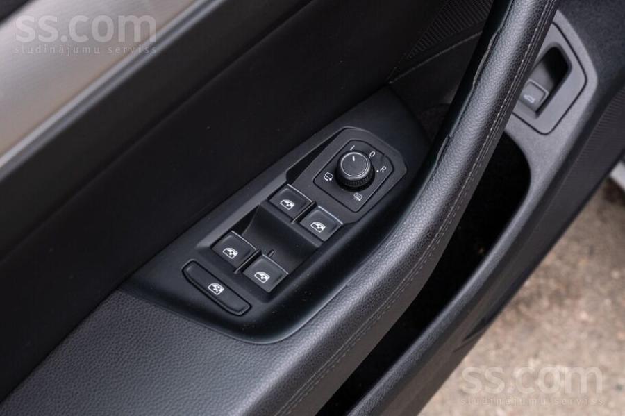 Black Volkswagen Passat Alltrack 2016 in Riga, with an engine capacity of 2.00 L and mileage of 156 thousand km for 13950 €, photo 21 on AUTOMOTO.COM.LV