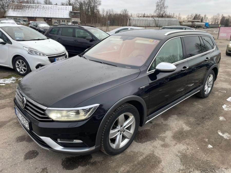 Melns Volkswagen Passat Alltrack 2016 Rīga, ar dzinēja tilpumu 2.00 L un nobraukumu 326 tūkst. km par 16550 €, foto 1 vietnē AUTOMOTO.COM.LV