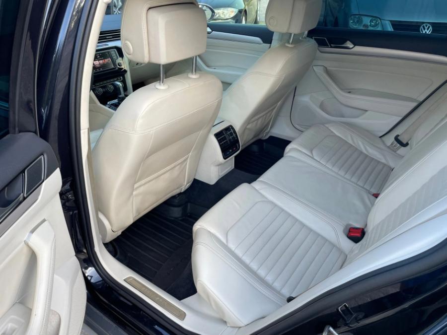 Melns Volkswagen Passat Alltrack 2016 Rīga, ar dzinēja tilpumu 2.00 L un nobraukumu 326 tūkst. km par 16550 €, foto 6 vietnē AUTOMOTO.COM.LV
