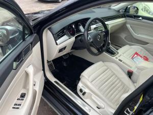 Melns Volkswagen Passat Alltrack 2016 Rīga, ar dzinēja tilpumu 2.00 L un nobraukumu 326 tūkst. km par 16550 €, foto 11 vietnē AUTOMOTO.COM.LV
