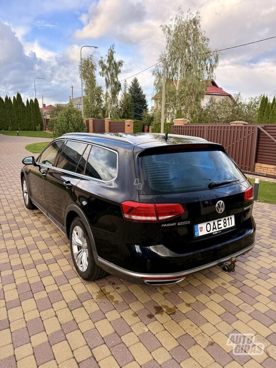 Melns Volkswagen Passat Alltrack 2016 Viļņa, ar dzinēja tilpumu 2.00 L un nobraukumu 300 tūkst. km par 10000 €, foto 5 vietnē AUTOMOTO.COM.LV