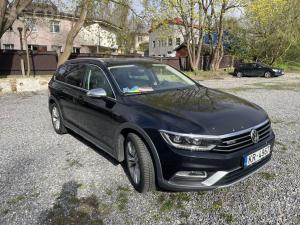 Black Volkswagen Passat Alltrack 2017 in Riga, with an engine capacity of 2.00 L and mileage of 298 thousand km for 15000 €, photo 2 on AUTOMOTO.COM.LV