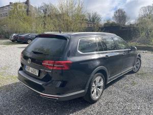 Black Volkswagen Passat Alltrack 2017 in Riga, with an engine capacity of 2.00 L and mileage of 298 thousand km for 15000 €, photo 3 on AUTOMOTO.COM.LV