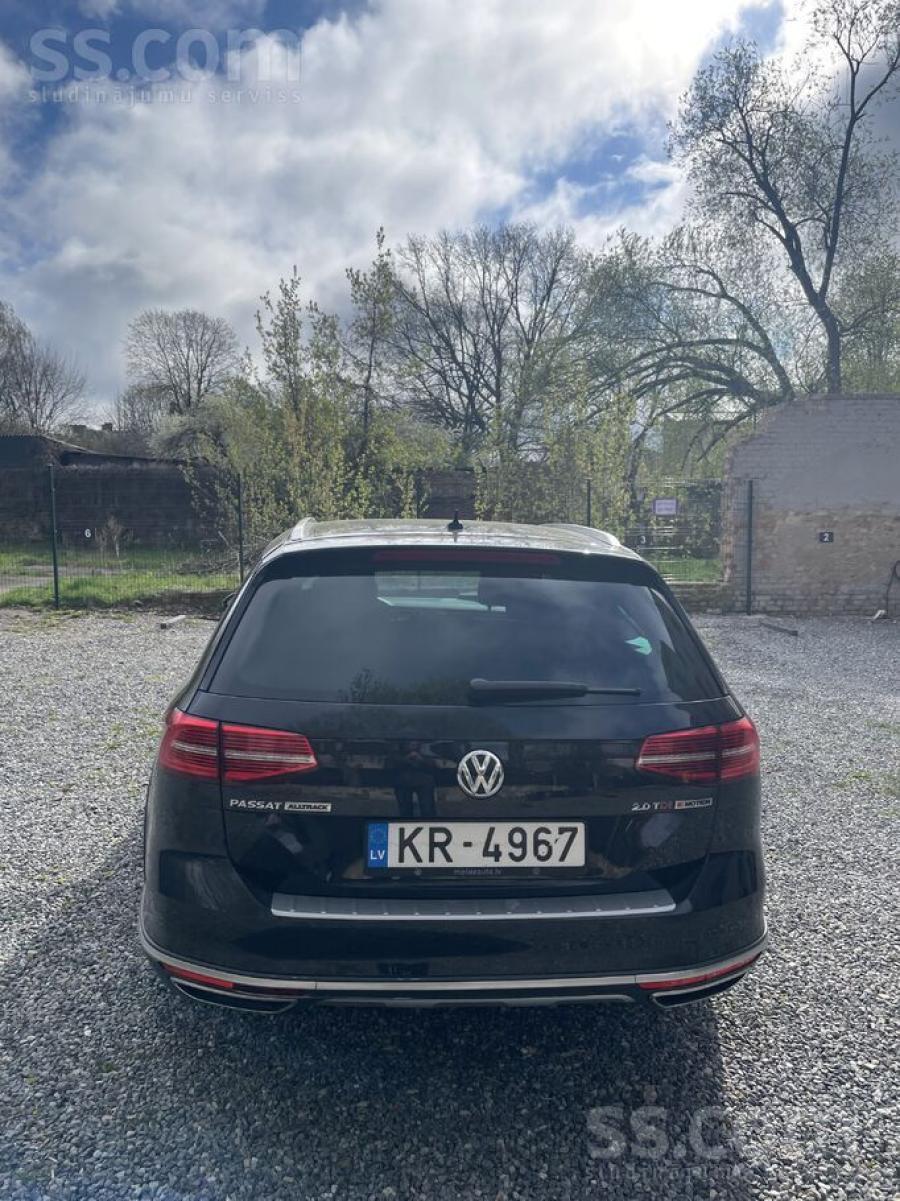 Black Volkswagen Passat Alltrack 2017 in Riga, with an engine capacity of 2.00 L and mileage of 298 thousand km for 15000 €, photo 5 on AUTOMOTO.COM.LV