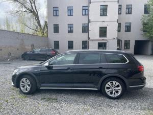 Black Volkswagen Passat Alltrack 2017 in Riga, with an engine capacity of 2.00 L and mileage of 298 thousand km for 15000 €, photo 6 on AUTOMOTO.COM.LV
