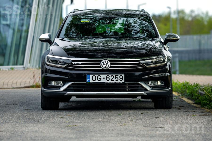 Melns Volkswagen Passat Alltrack 2017 Rīga, ar dzinēja tilpumu 2.00 L un nobraukumu 240 tūkst. km par 15250 €, foto 32 vietnē AUTOMOTO.COM.LV