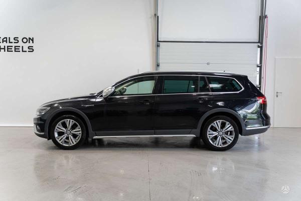 Melns Volkswagen Passat Alltrack 2017 Viļņa, ar dzinēja tilpumu 1.97 L un nobraukumu 197 tūkst. km par 13900 €, foto 4 vietnē AUTOMOTO.COM.LV