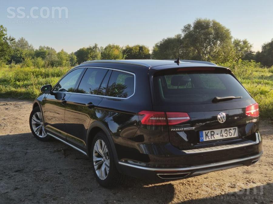 Black Volkswagen Passat Alltrack 2017 in Riga, with an engine capacity of 2.00 L and mileage of 308 thousand km for 10400 €, photo 3 on AUTOMOTO.COM.LV