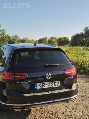 Black Volkswagen Passat Alltrack 2017 in Riga, with an engine capacity of 2.00 L and mileage of 308 thousand km for 10400 €, photo 4 on AUTOMOTO.COM.LV
