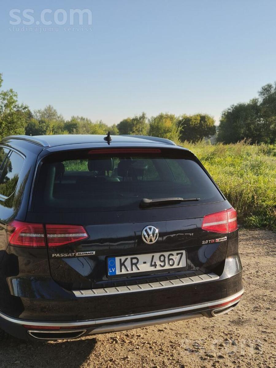 Black Volkswagen Passat Alltrack 2017 in Riga, with an engine capacity of 2.00 L and mileage of 308 thousand km for 10400 €, photo 4 on AUTOMOTO.COM.LV