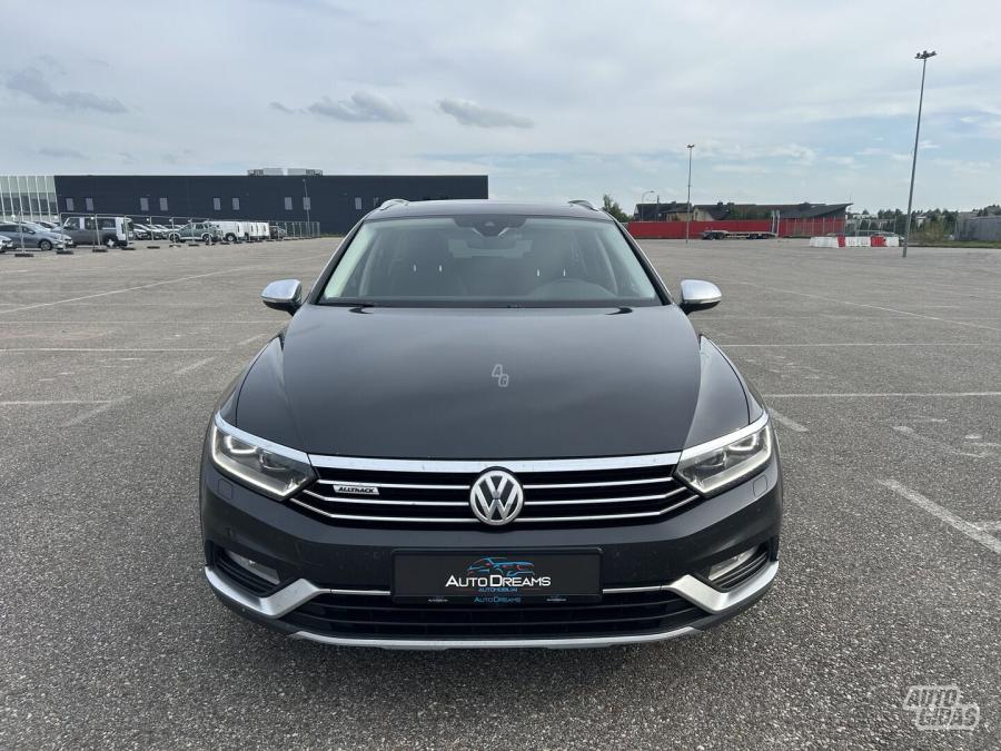 Black Volkswagen Passat Alltrack 2017 in Vilnius, with an engine capacity of 2.00 L and mileage of 309 thousand km for 15500 €, photo 3 on AUTOMOTO.COM.LV