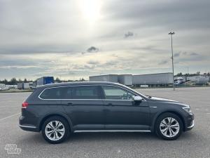 Black Volkswagen Passat Alltrack 2017 in Vilnius, with an engine capacity of 2.00 L and mileage of 309 thousand km for 15500 €, photo 5 on AUTOMOTO.COM.LV